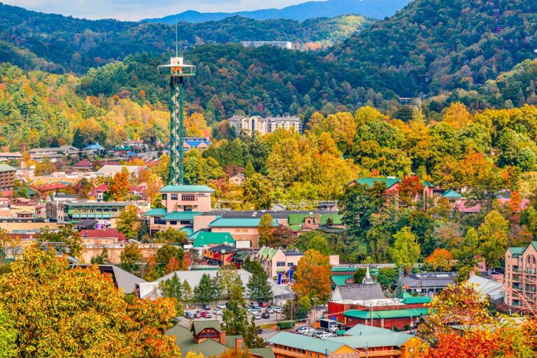 12 Best Fall Towns in the USA You Need to Visit